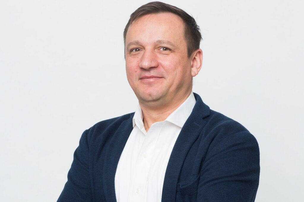 Emil Munteanu, Atra: Redefinire prin transformarea provocărilor în ...