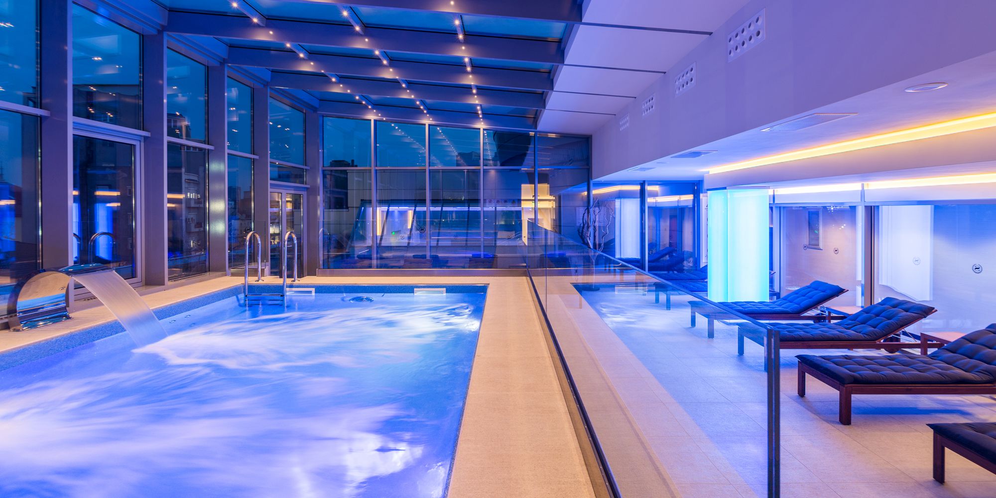 Sheraton Bucharest Hotel lansează piscina Skyview Pool SPA