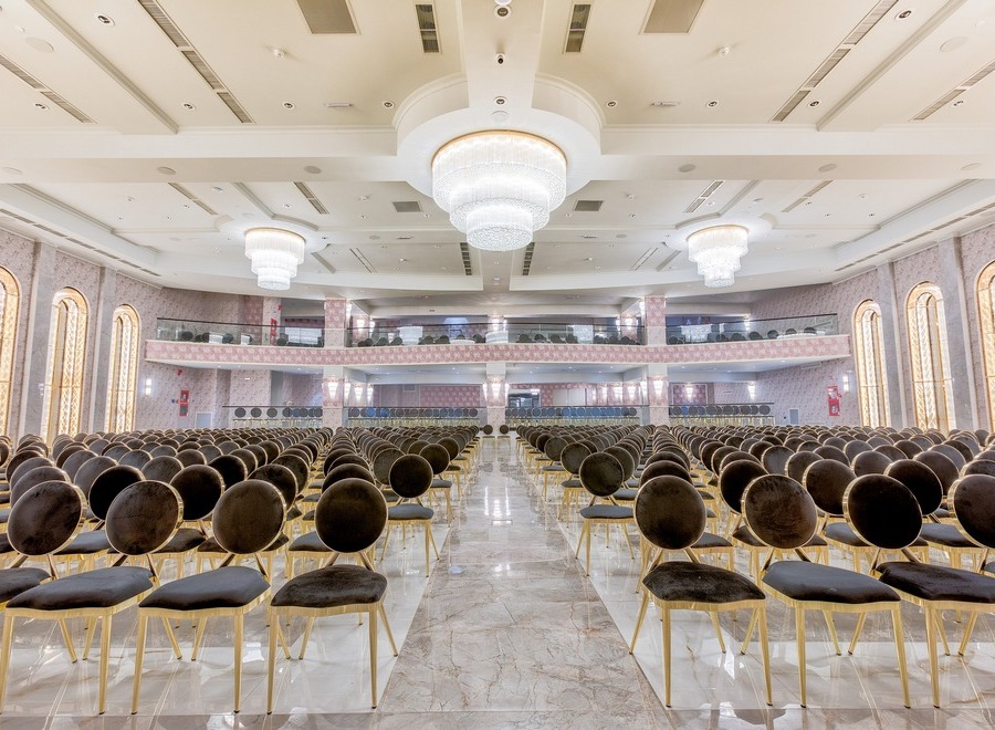 Fostul Complex Favorit, transformat într-un modern centru de evenimente ...