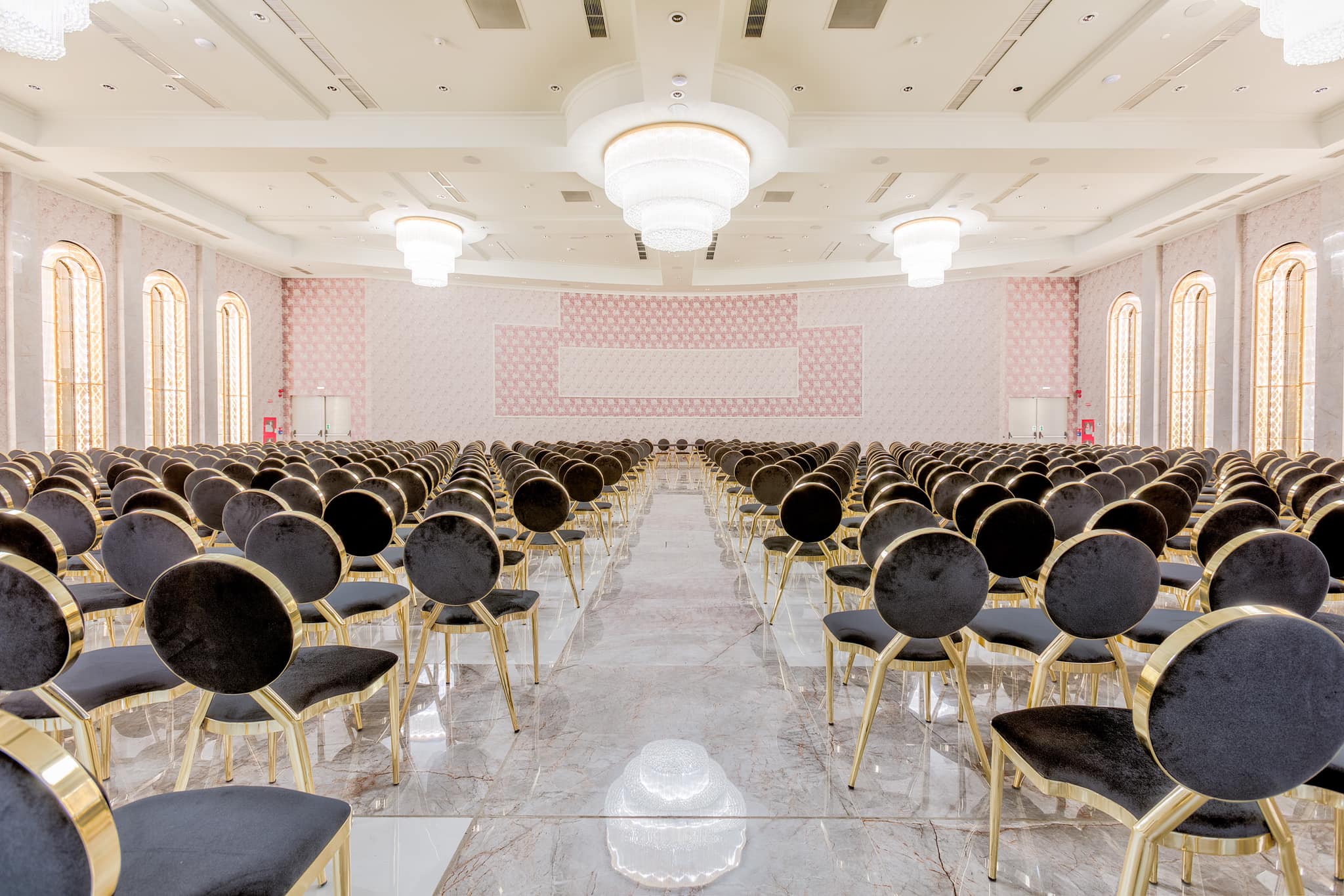 Fostul Complex Favorit, transformat într-un modern centru de evenimente ...