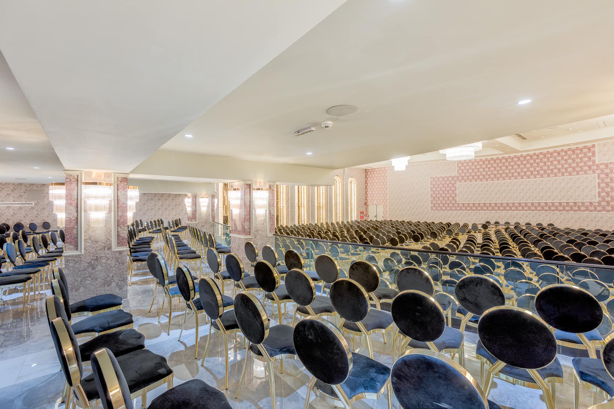 Fostul Complex Favorit, transformat într-un modern centru de evenimente ...